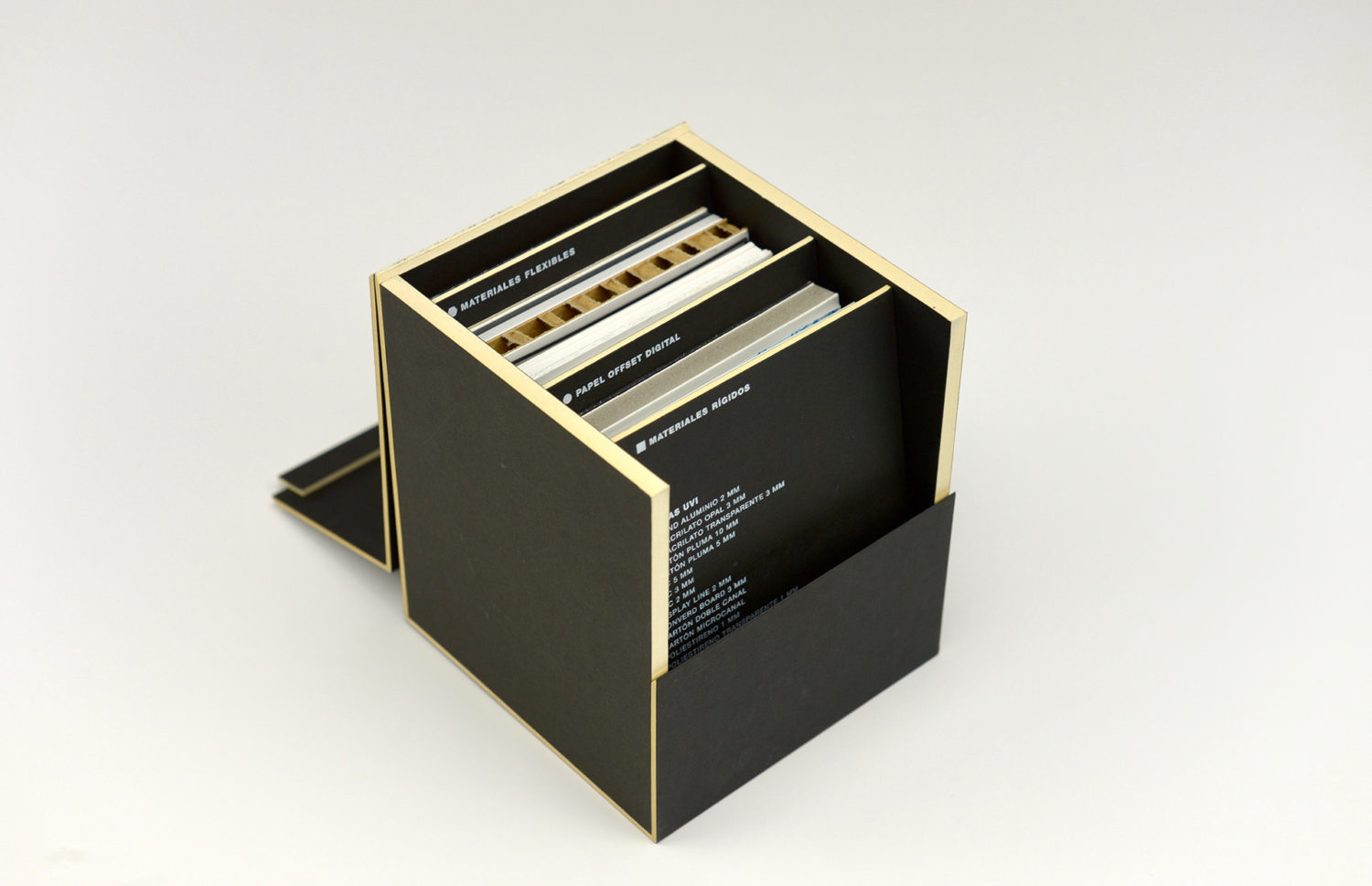 Materials showcase box for ‘Digital’ company - 200BIS BARCELONA